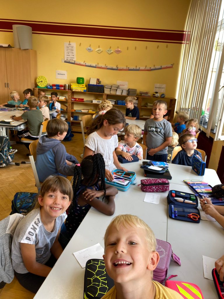 Die Erstklässler lernen ihre Paten kennen – Grundschule an der Burg